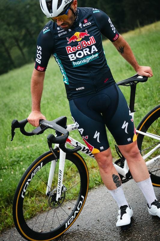 Sportful dévoile le maillot Red Bull-Bora-Hansgrohe - Dimensions Vélo