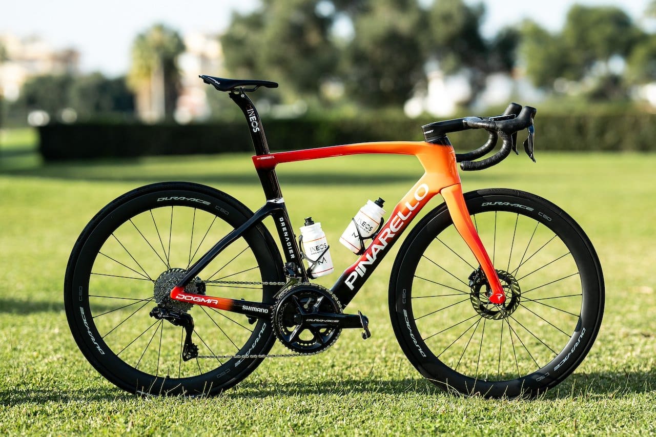 Les Pinarello Dogma F d'Ineos-Grenadiers version 2025 - Dimensions Vélo