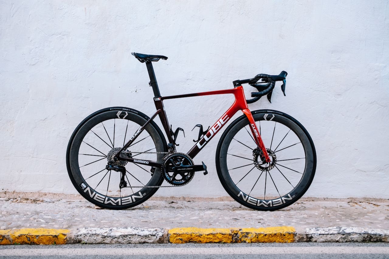 Des Cube rouges en 2025 pour Intermarché-Wanty - Dimensions Vélo