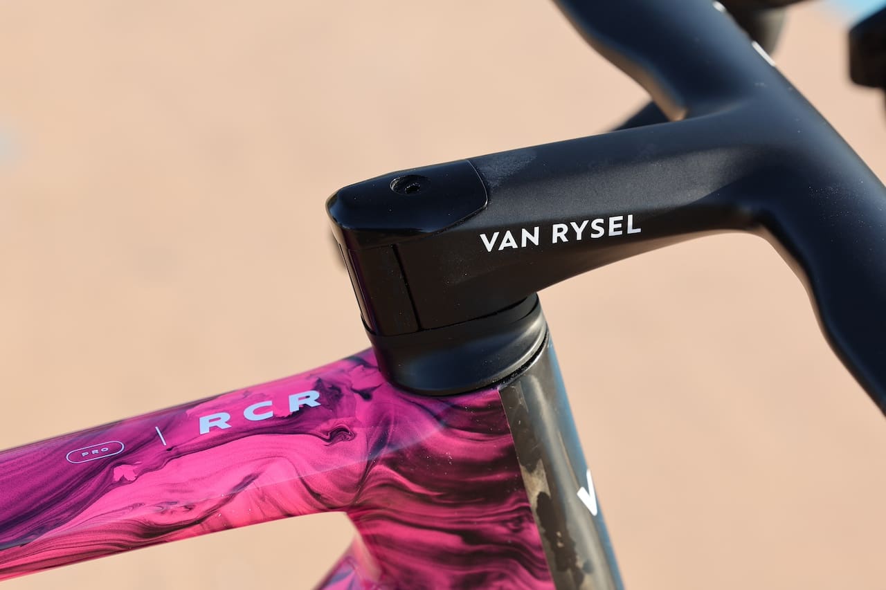 Pour 2025 les Van Rysel de Van Rysel-Roubaix toujours en rose et noir ! - Dimensions Vélo