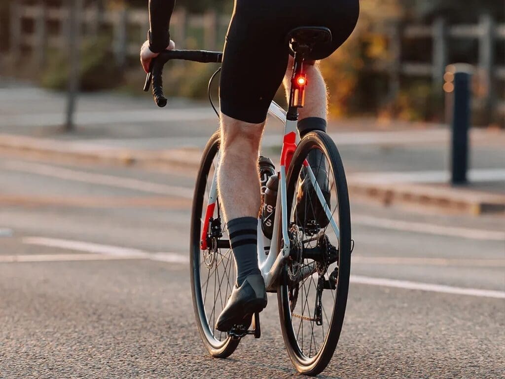 Elite Justo 2 et Avanti des home-trainers pour un entraînement de pointe ! - Dimensions Vélo