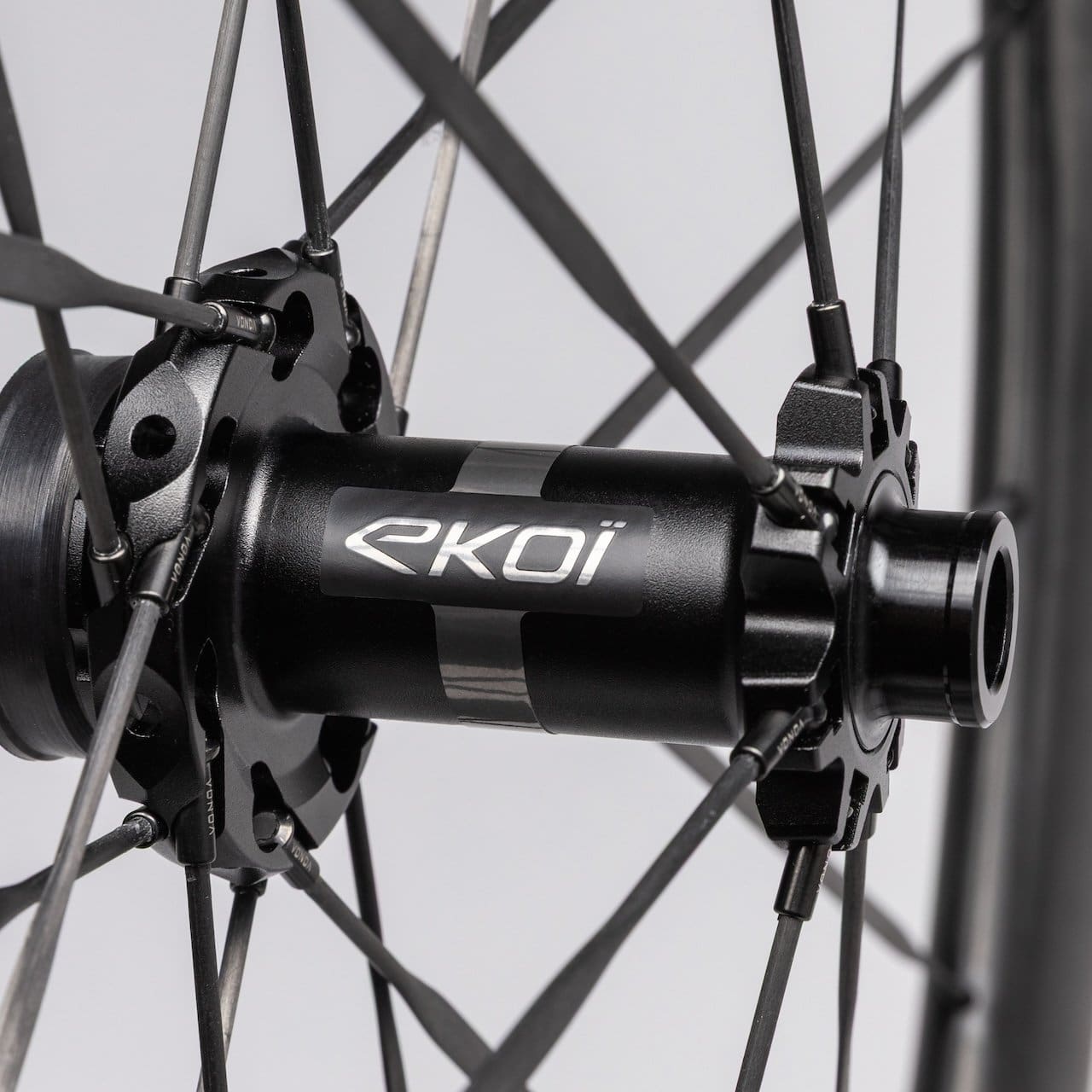 Ekoï propose des roues carbone en série limitée ! - Dimensions Vélo